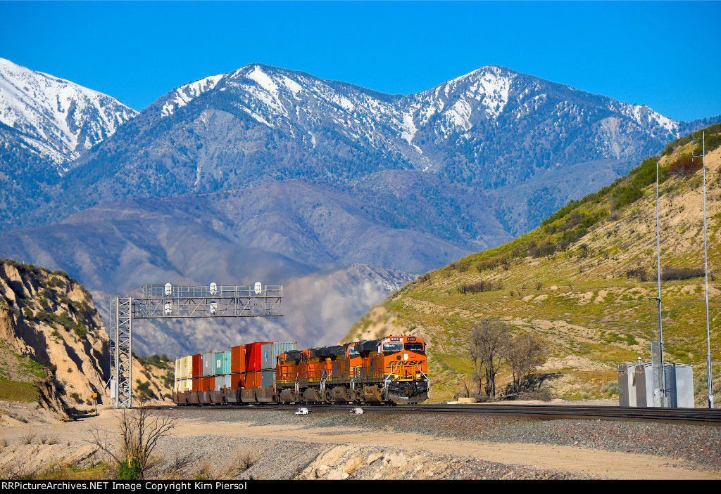 BNSF 8333 EB Cajon Summit